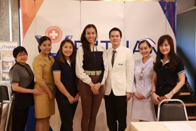 บ้านเมือง - "บอสสตางค์" นำทีมจัดคอร์สตรวจสุขภาพให้ทีมฟิตเนส Tone Box Gym