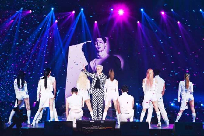 บ้านเมือง - 4NOLOGUE จัดให้ได้ใกล้ชิดกัน(ต์) ใน 2022 BamBam FAN MEETING IN BANGKOK