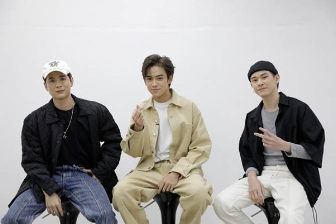 บ้านเมือง - “TRINITY” ฮอตเกินต้าน JAKARTAKONSER ขอคิวสัมภาษณ์พิเศษ เอา ...