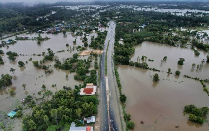 บ้านเมือง - อุบลฯแถลงข่าวสถานการณ์น้ำท่วมและการให้ความช่วยเหลือผู้ประสบภัย
