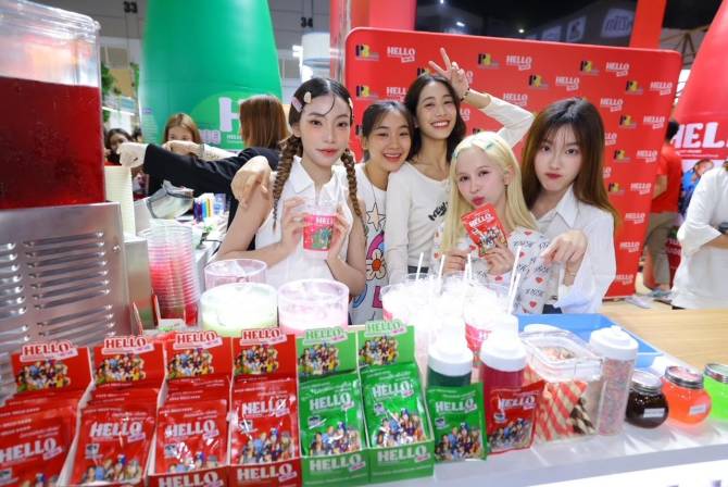 บ้านเมือง - 7 สาว 4EVE เปิดตัวธุรกิจแรกของทุกคน HELLO 4EVE น้ำหวานชงดื่ม พร้อมเปิดตัวอย่างเป็น ...