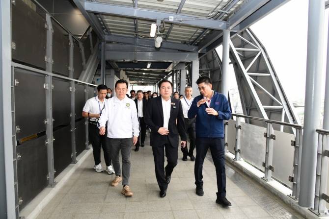 บ้านเมือง - “สุรพงษ์” เปิดทางเชื่อมห้างซีคอนสแควร์ -รถไฟฟ้า MRT สายสีเหลืองสถานีสวนหลวง ร.9 (YL15)