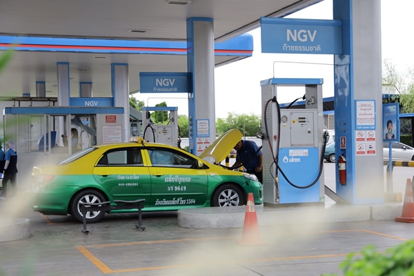 บ้านเมือง - ปตท. เล็งปรับโฉมปั๊ม NGVใหม่ จ่อเปิดตัวร้านเบเกอรี่ Harumiki